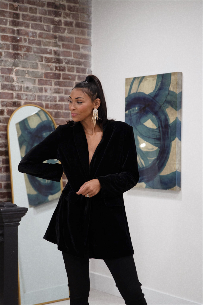 Easy and Chic Way to Style a Black Velvet Blazer for the Holidays ...